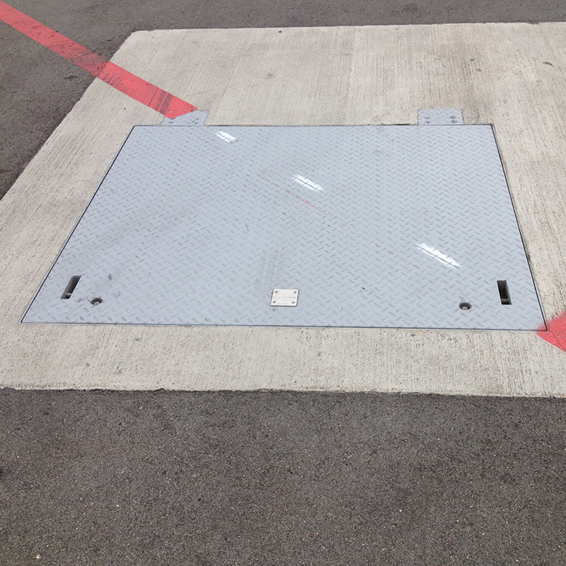 Floor gates with gas struts Special access covers