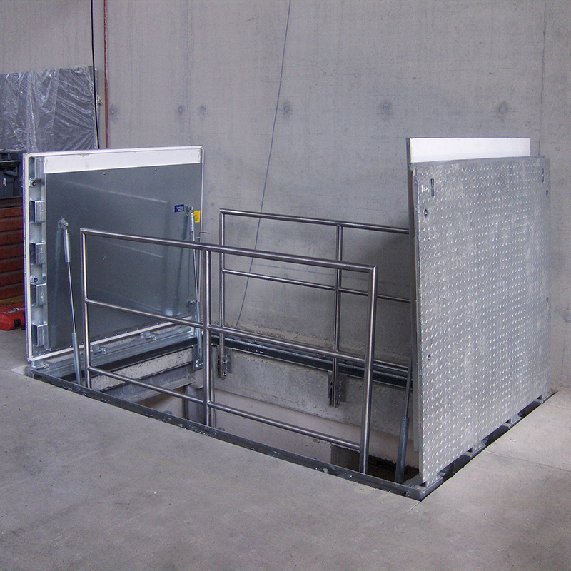 Floor gates with hydraulic system Special access covers