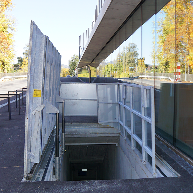 Emergency exit with hydraulic system Special access covers exits